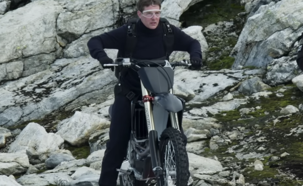 See Tom Cruise Rehearse and Construct the 'Biggest Stunt in Cinema ...