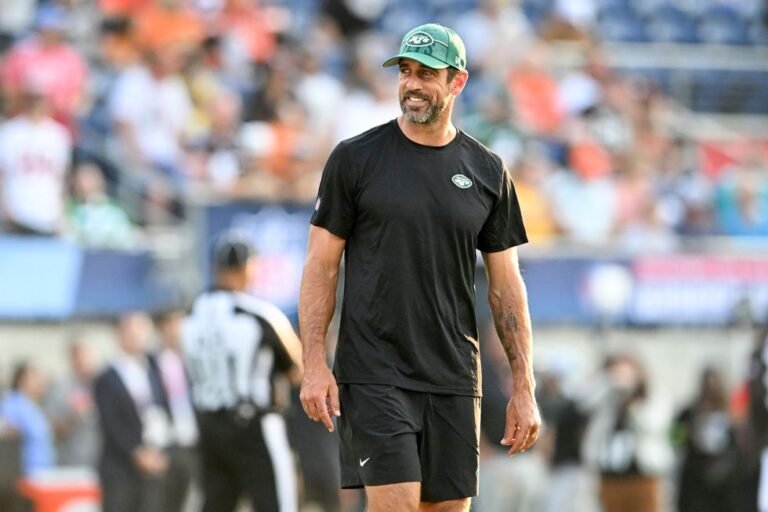 Aaron Rodgers Leads the Jets Thru 5 Episodes of HBO's No longer easy ...